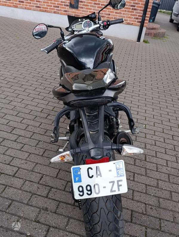 Black Triumph Speed Triple 2012 in Vievis, with an engine capacity of 1.05 L and mileage of 48 thousand km for 4300 €, photo 5 on AUTOMOTO.COM.LV