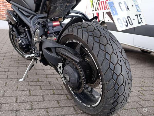 Black Triumph Speed Triple 2012 in Vievis, with an engine capacity of 1.05 L and mileage of 48 thousand km for 4300 €, photo 6 on AUTOMOTO.COM.LV