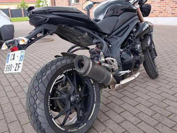 Black Triumph Speed Triple 2012 in Vievis, with an engine capacity of 1.05 L and mileage of 48 thousand km for 4300 €, photo 7 on AUTOMOTO.COM.LV