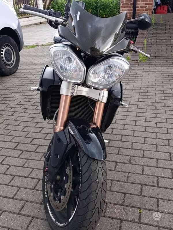 Black Triumph Speed Triple 2012 in Vievis, with an engine capacity of 1.05 L and mileage of 48 thousand km for 4300 €, photo 10 on AUTOMOTO.COM.LV