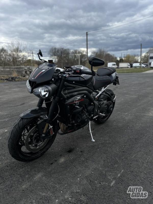 Black Triumph Speed Triple 2018 in Kaunas, with an engine capacity of 1.05 L and mileage of 30 thousand km for 6500 €, photo 1 on AUTOMOTO.COM.LV