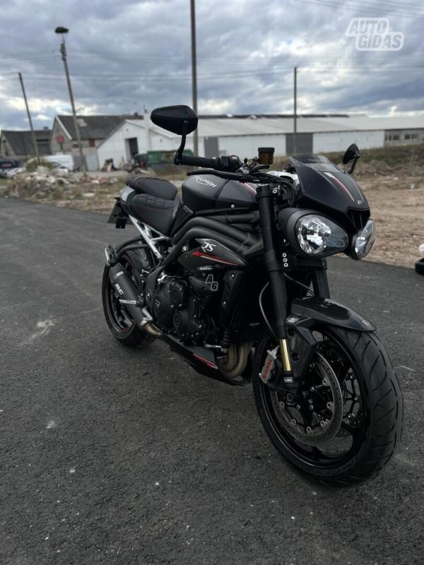 Black Triumph Speed Triple 2018 in Kaunas, with an engine capacity of 1.05 L and mileage of 30 thousand km for 6500 €, photo 2 on AUTOMOTO.COM.LV