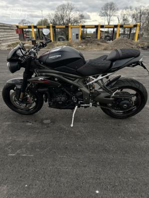 Black Triumph Speed Triple 2018 in Kaunas, with an engine capacity of 1.05 L and mileage of 30 thousand km for 6500 €, photo 5 on AUTOMOTO.COM.LV
