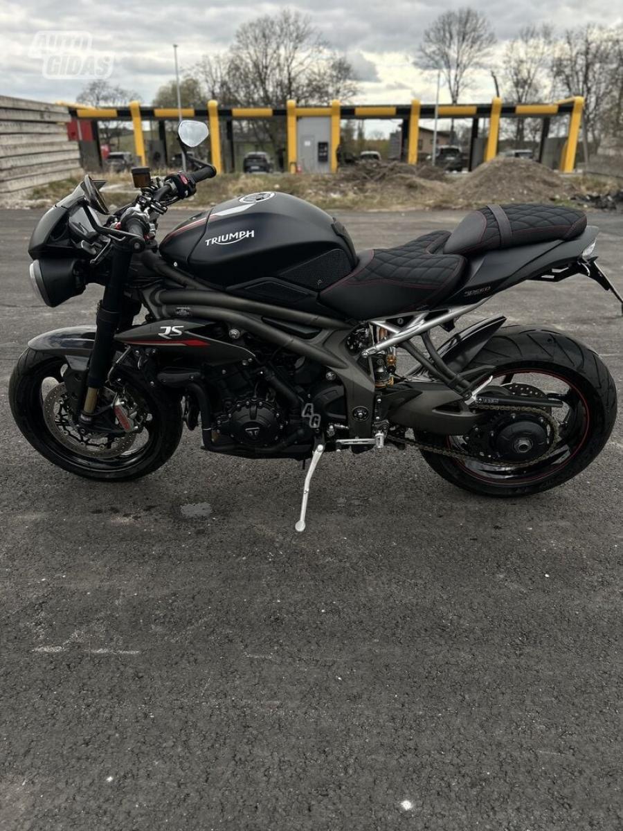 Black Triumph Speed Triple 2018 in Kaunas, with an engine capacity of 1.05 L and mileage of 30 thousand km for 6500 €, photo 5 on AUTOMOTO.COM.LV