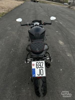 Black Triumph Speed Triple 2018 in Kaunas, with an engine capacity of 1.05 L and mileage of 30 thousand km for 6500 €, photo 6 on AUTOMOTO.COM.LV