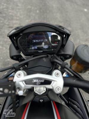 Black Triumph Speed Triple 2018 in Kaunas, with an engine capacity of 1.05 L and mileage of 30 thousand km for 6500 €, photo 8 on AUTOMOTO.COM.LV
