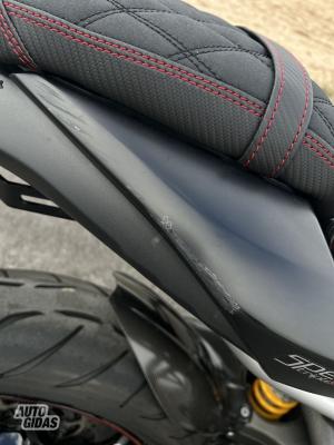 Black Triumph Speed Triple 2018 in Kaunas, with an engine capacity of 1.05 L and mileage of 30 thousand km for 6500 €, photo 15 on AUTOMOTO.COM.LV