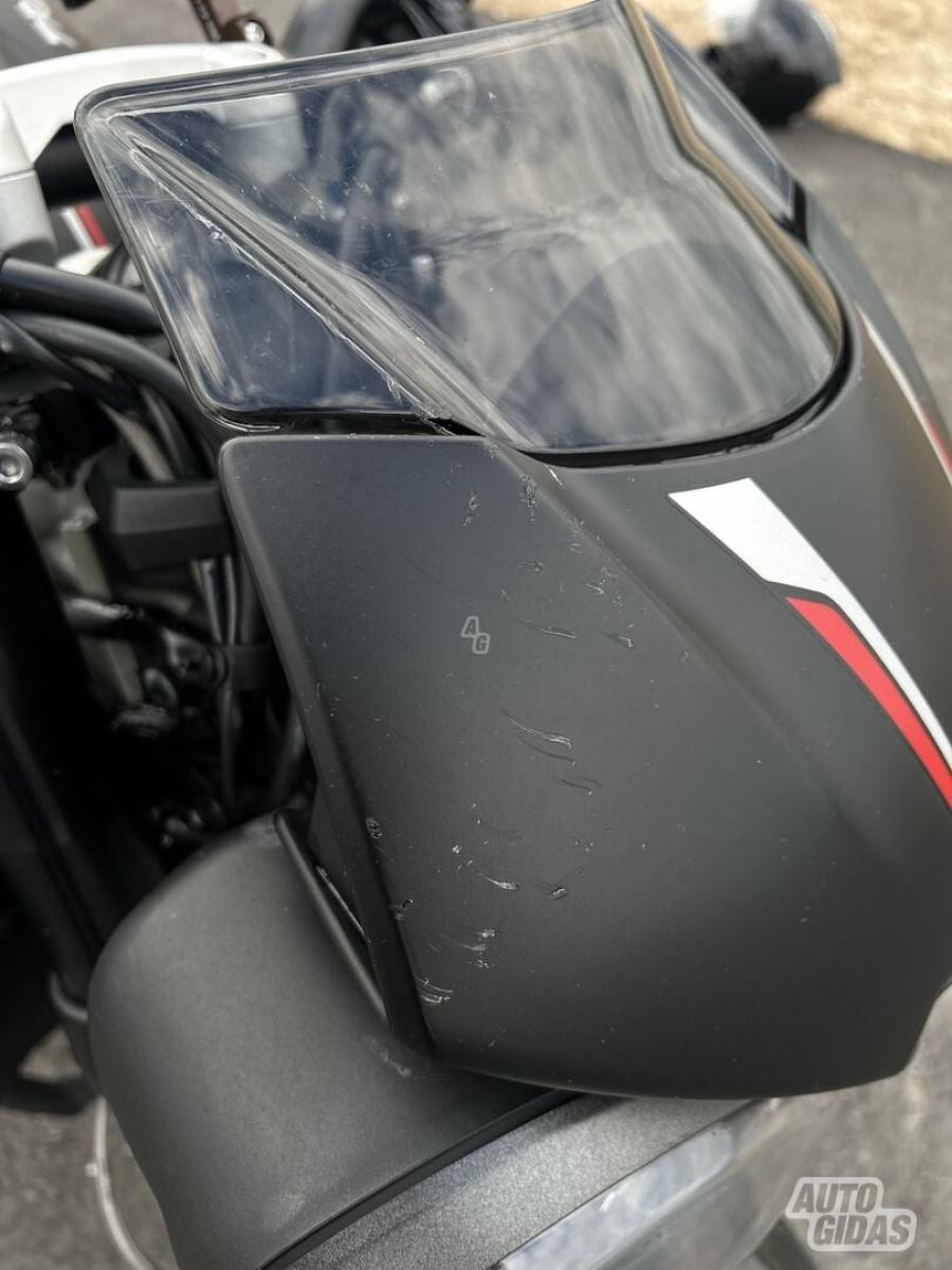 Black Triumph Speed Triple 2018 in Kaunas, with an engine capacity of 1.05 L and mileage of 30 thousand km for 6500 €, photo 16 on AUTOMOTO.COM.LV