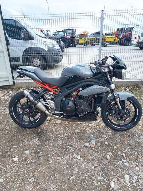 Grey Triumph Speed Triple 2013 in Kaunas, with an engine capacity of 1.05 L and mileage of 44 thousand km for 3800 €, photo 1 on AUTOMOTO.COM.LV