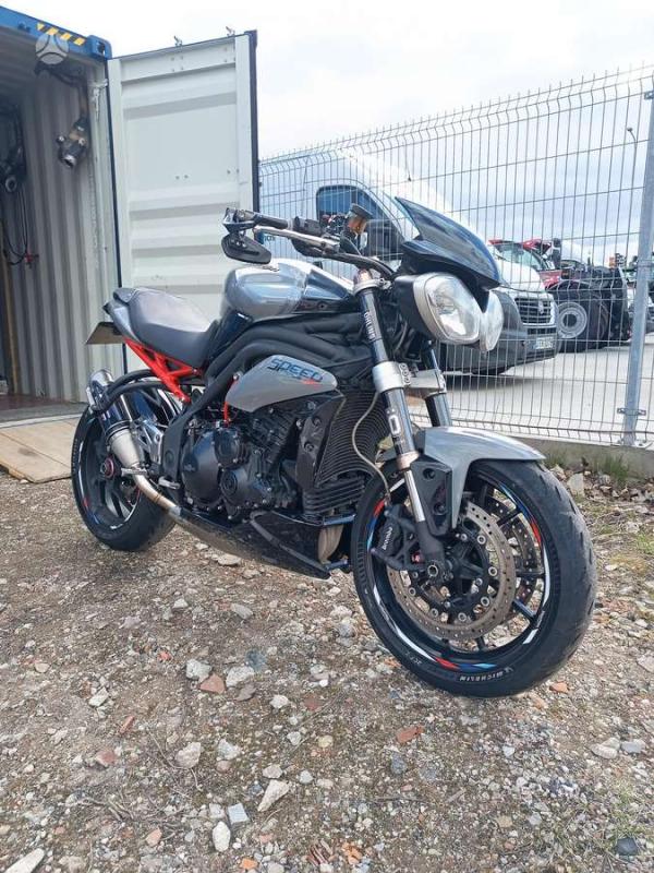 Grey Triumph Speed Triple 2013 in Kaunas, with an engine capacity of 1.05 L and mileage of 44 thousand km for 3800 €, photo 3 on AUTOMOTO.COM.LV