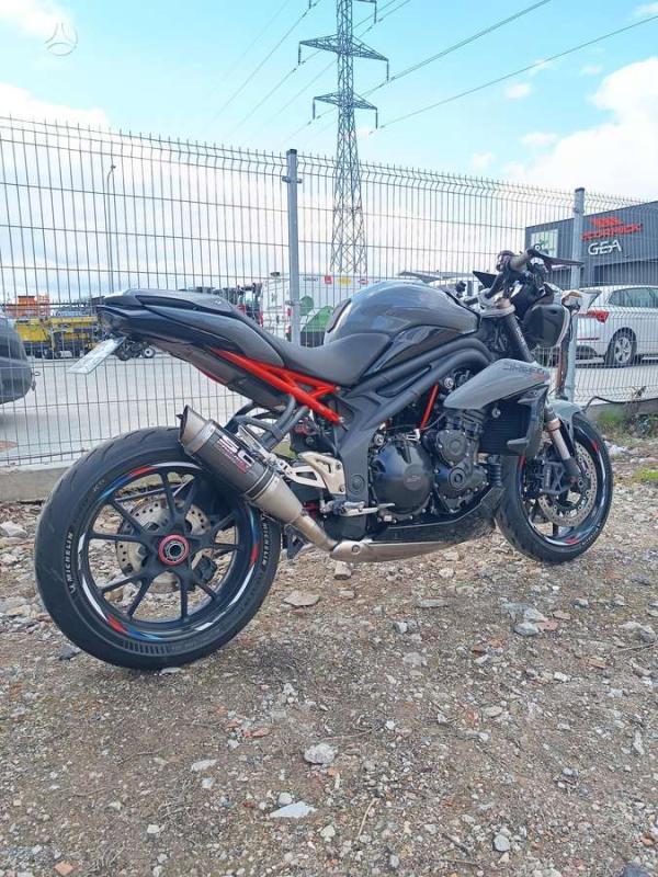 Grey Triumph Speed Triple 2013 in Kaunas, with an engine capacity of 1.05 L and mileage of 44 thousand km for 3800 €, photo 6 on AUTOMOTO.COM.LV