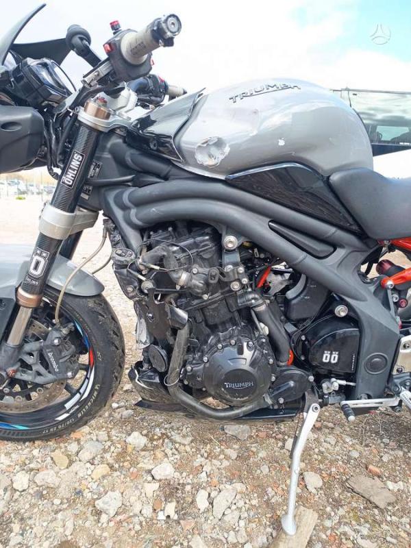 Grey Triumph Speed Triple 2013 in Kaunas, with an engine capacity of 1.05 L and mileage of 44 thousand km for 3800 €, photo 9 on AUTOMOTO.COM.LV