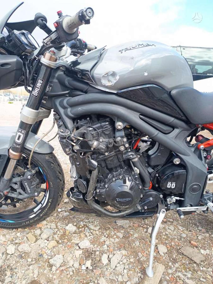 Grey Triumph Speed Triple 2013 in Kaunas, with an engine capacity of 1.05 L and mileage of 44 thousand km for 3800 €, photo 9 on AUTOMOTO.COM.LV
