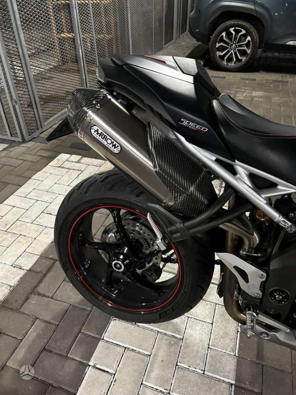 Grey Triumph Speed Triple 2019 in Vilnius, with an engine capacity of 1.05 L and mileage of 18 thousand km for 6999 €, photo 3 on AUTOMOTO.COM.LV