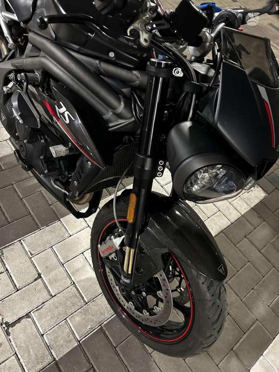 Grey Triumph Speed Triple 2019 in Vilnius, with an engine capacity of 1.05 L and mileage of 18 thousand km for 6999 €, photo 5 on AUTOMOTO.COM.LV