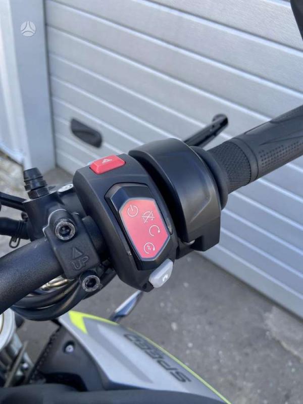 Grey Triumph Speed Triple 2021 in Taurage, with an engine capacity of 1.20 L and mileage of 1 thousand km for 9800 €, photo 11 on AUTOMOTO.COM.LV