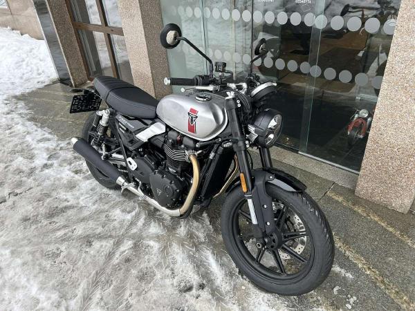 Grey Triumph Speed Triple 2025 in Vilnius, with an engine capacity of 0.90 L and mileage of 0 thousand km for 10890 €, photo 2 on AUTOMOTO.COM.LV