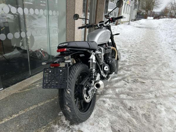 Grey Triumph Speed Triple 2025 in Vilnius, with an engine capacity of 0.90 L and mileage of 0 thousand km for 10890 €, photo 4 on AUTOMOTO.COM.LV