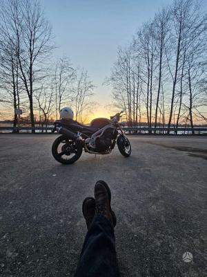 Triumph Speed Triple 1998 in Trakai, with an engine capacity of 1.00 L and mileage of 50 thousand km for 950 €, photo 3 on AUTOMOTO.COM.LV