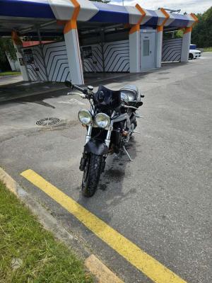 Triumph Speed Triple 1998 in Trakai, with an engine capacity of 1.00 L and mileage of 50 thousand km for 950 €, photo 6 on AUTOMOTO.COM.LV