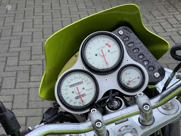 Triumph Speed Triple 2000 in Vilnius, with an engine capacity of 0.96 L and mileage of 31 thousand km for 2300 €, photo 5 on AUTOMOTO.COM.LV