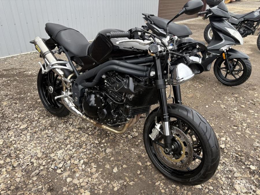 Triumph Speed Triple 2009 in Kelme, with an engine capacity of 1.05 L and mileage of 4 thousand km for 1630 €, photo 3 on AUTOMOTO.COM.LV