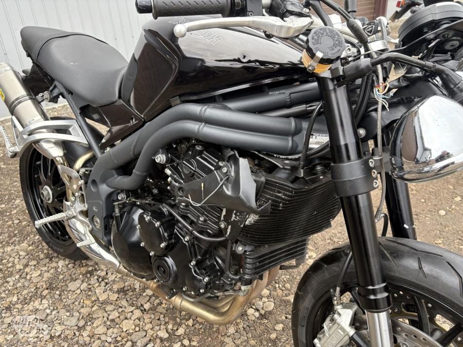 Triumph Speed Triple 2009 in Kelme, with an engine capacity of 1.05 L and mileage of 4 thousand km for 1630 €, photo 18 on AUTOMOTO.COM.LV
