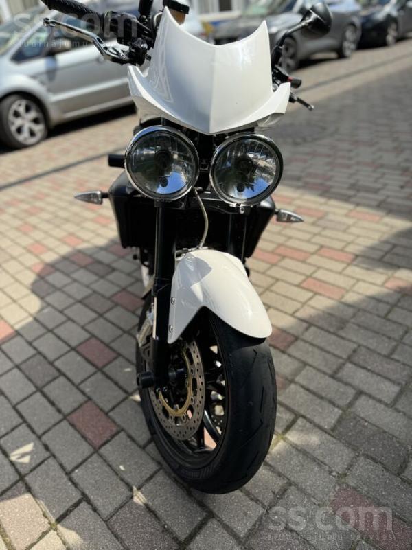 Triumph Speed Triple 2010 Rīga, ar dzinēja tilpumu 1.05 L un nobraukumu 0 tūkst. km par 3300 €, foto 2 vietnē AUTOMOTO.COM.LV
