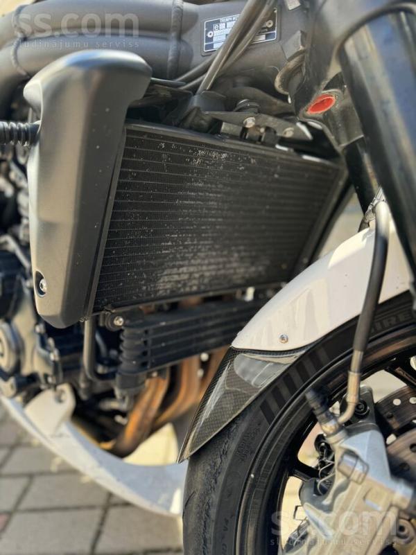 Triumph Speed Triple 2010 Rīga, ar dzinēja tilpumu 1.05 L un nobraukumu 0 tūkst. km par 3300 €, foto 5 vietnē AUTOMOTO.COM.LV