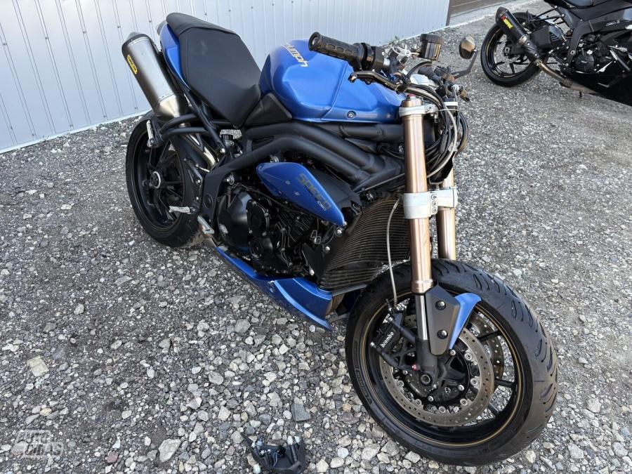 Triumph Speed Triple 2013 in Kelme, with an engine capacity of 1.05 L and mileage of 0 thousand km for 1830 €, photo 3 on AUTOMOTO.COM.LV