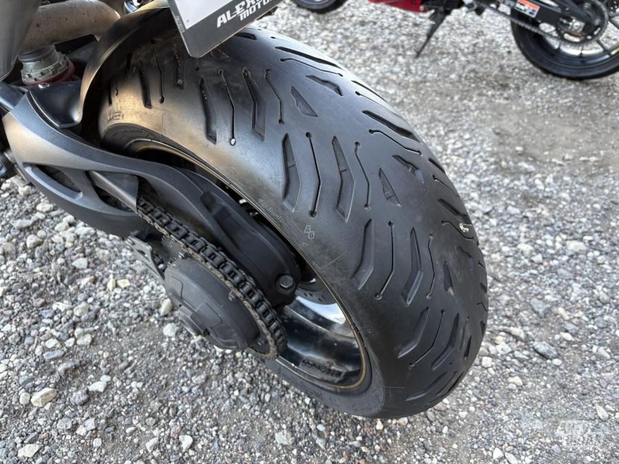 Triumph Speed Triple 2013 in Kelme, with an engine capacity of 1.05 L and mileage of 0 thousand km for 1830 €, photo 16 on AUTOMOTO.COM.LV
