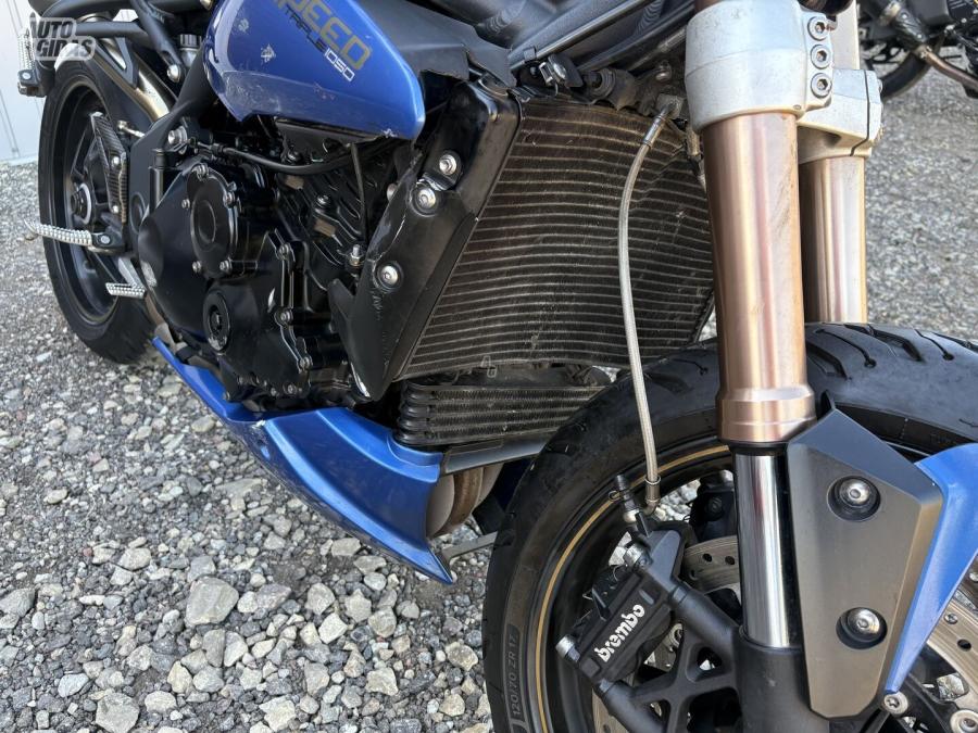 Triumph Speed Triple 2013 in Kelme, with an engine capacity of 1.05 L and mileage of 0 thousand km for 1830 €, photo 19 on AUTOMOTO.COM.LV