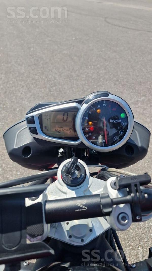 Triumph Speed Triple 2013 in Riga, with an engine capacity of 1.05 L and mileage of 0 thousand km for 5100 €, photo 5 on AUTOMOTO.COM.LV
