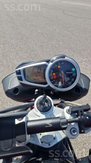 Triumph Speed Triple 2013 in Riga, with an engine capacity of 1.05 L and mileage of 0 thousand km for 5100 €, photo 6 on AUTOMOTO.COM.LV