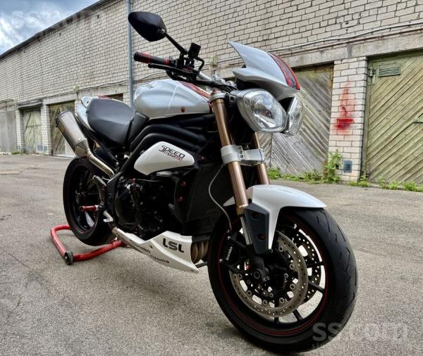 Triumph Speed Triple 2014 in Riga, with an engine capacity of 1.05 L and mileage of 0 thousand km for 4600 €, photo 3 on AUTOMOTO.COM.LV