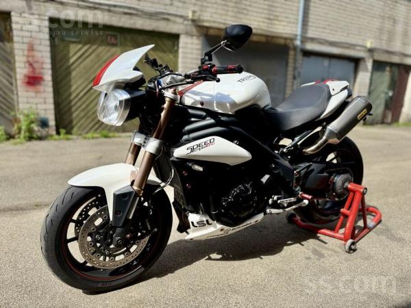 Triumph Speed Triple 2014 in Riga, with an engine capacity of 1.05 L and mileage of 0 thousand km for 4600 €, photo 4 on AUTOMOTO.COM.LV