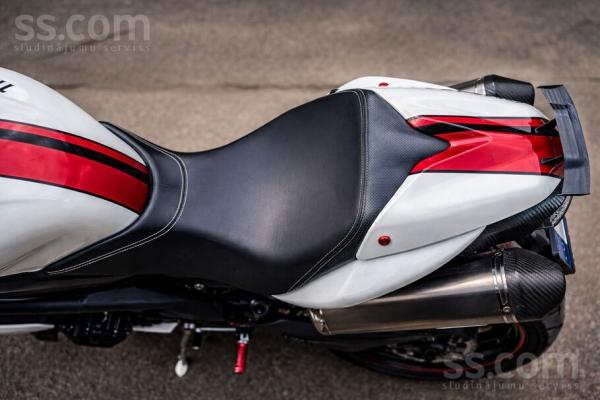 Triumph Speed Triple 2014 in Riga, with an engine capacity of 1.05 L and mileage of 0 thousand km for 4600 €, photo 8 on AUTOMOTO.COM.LV
