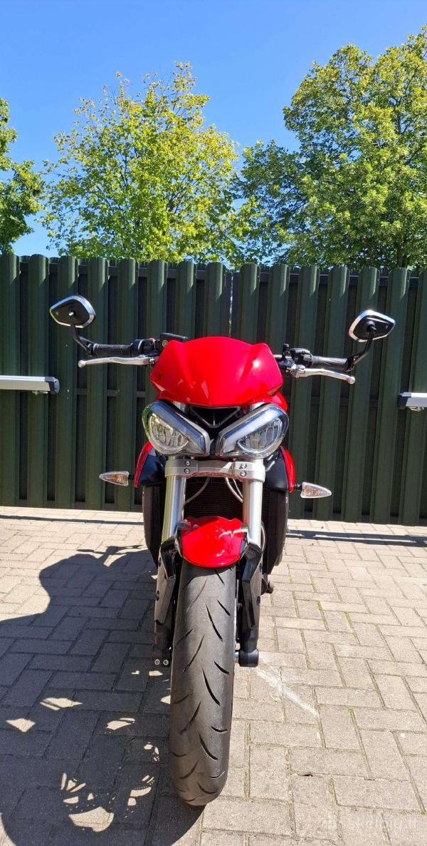 Красный Триумф Speed Triple 2018 в Шяуляй, объемом двигателя 0.66 л и пробегом 17 тыс. км за 4900 €, фото 4 на AUTOMOTO.COM.LV