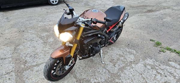 Yellow Triumph Speed Triple 2018 in Kaunas, with an engine capacity of 1.05 L and mileage of 60 thousand km for 3350 €, photo 1 on AUTOMOTO.COM.LV