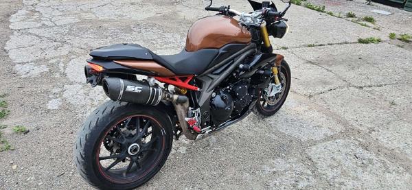 Yellow Triumph Speed Triple 2018 in Kaunas, with an engine capacity of 1.05 L and mileage of 60 thousand km for 3350 €, photo 3 on AUTOMOTO.COM.LV