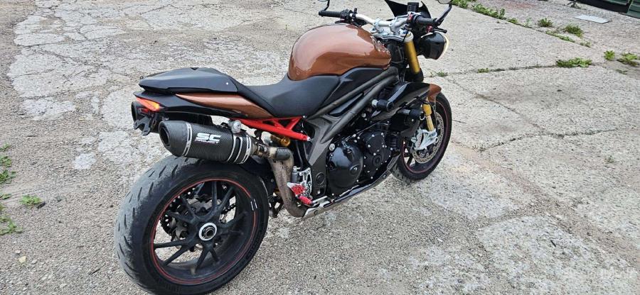 Yellow Triumph Speed Triple 2018 in Kaunas, with an engine capacity of 1.05 L and mileage of 60 thousand km for 3350 €, photo 4 on AUTOMOTO.COM.LV