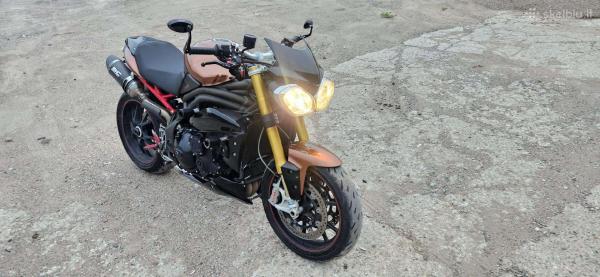 Yellow Triumph Speed Triple 2018 in Kaunas, with an engine capacity of 1.05 L and mileage of 60 thousand km for 3350 €, photo 4 on AUTOMOTO.COM.LV