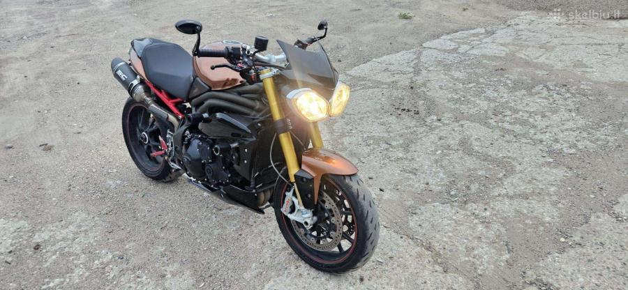 Yellow Triumph Speed Triple 2018 in Kaunas, with an engine capacity of 1.05 L and mileage of 60 thousand km for 3350 €, photo 5 on AUTOMOTO.COM.LV