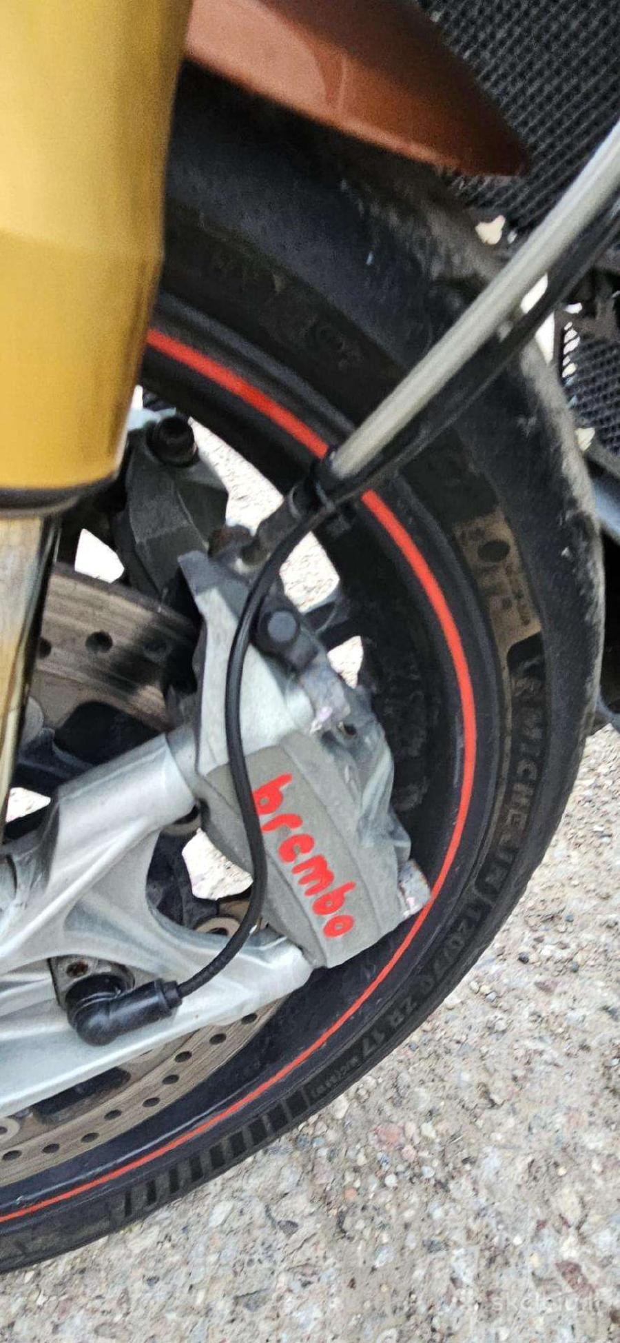 Yellow Triumph Speed Triple 2018 in Kaunas, with an engine capacity of 1.05 L and mileage of 60 thousand km for 3350 €, photo 9 on AUTOMOTO.COM.LV