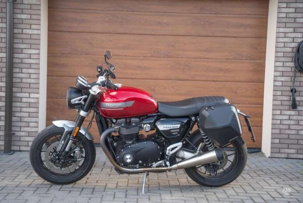 Sarkans Triumph Speed Twin 2023 Kauņa, ar dzinēja tilpumu 1.20 L un nobraukumu 9 tūkst. km par 8800 €, foto 1 vietnē AUTOMOTO.COM.LV