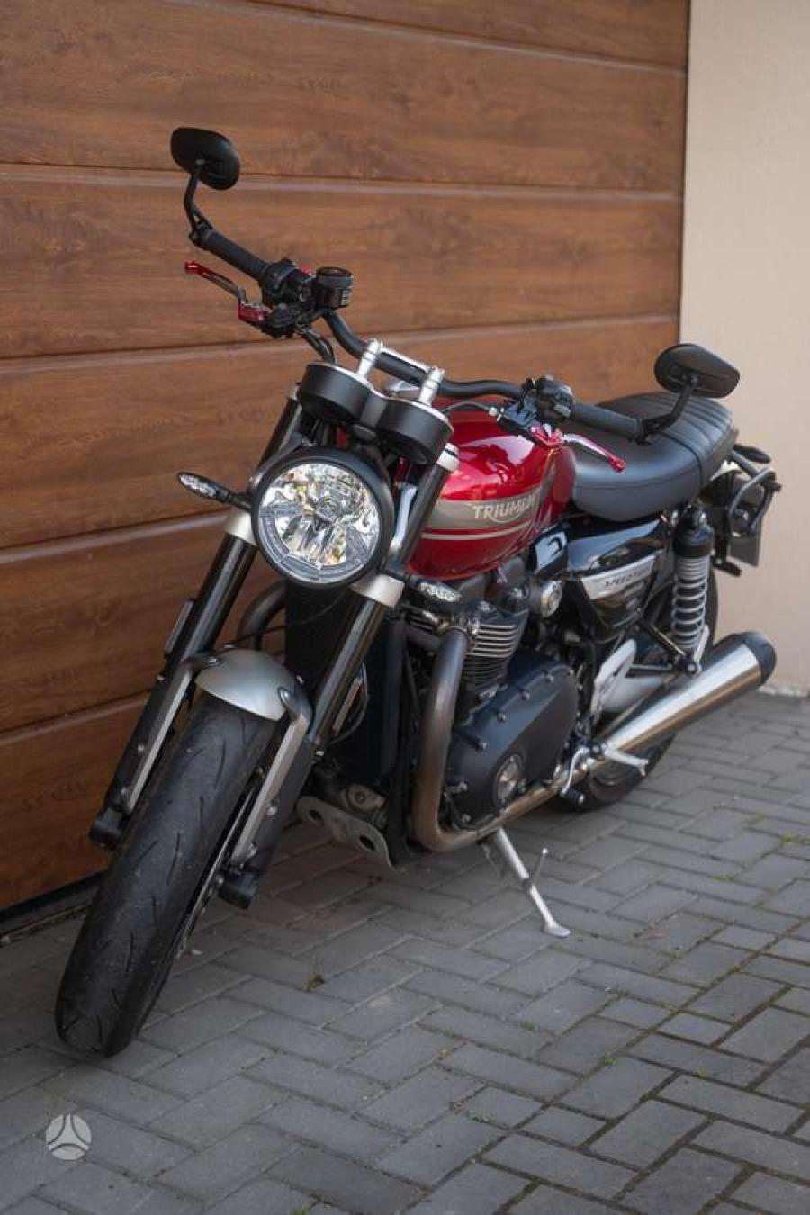 Red Triumph Speed Twin 2023 in Kaunas, with an engine capacity of 1.20 L and mileage of 9 thousand km for 8800 €, photo 3 on AUTOMOTO.COM.LV
