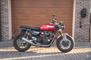 Red Triumph Speed Twin 2023 in Kaunas, with an engine capacity of 1.20 L and mileage of 9 thousand km for 8800 €, photo 4 on AUTOMOTO.COM.LV