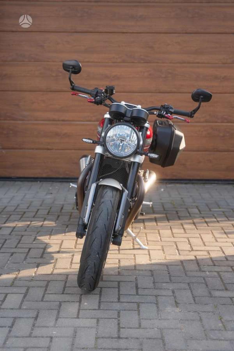Red Triumph Speed Twin 2023 in Kaunas, with an engine capacity of 1.20 L and mileage of 9 thousand km for 8800 €, photo 5 on AUTOMOTO.COM.LV