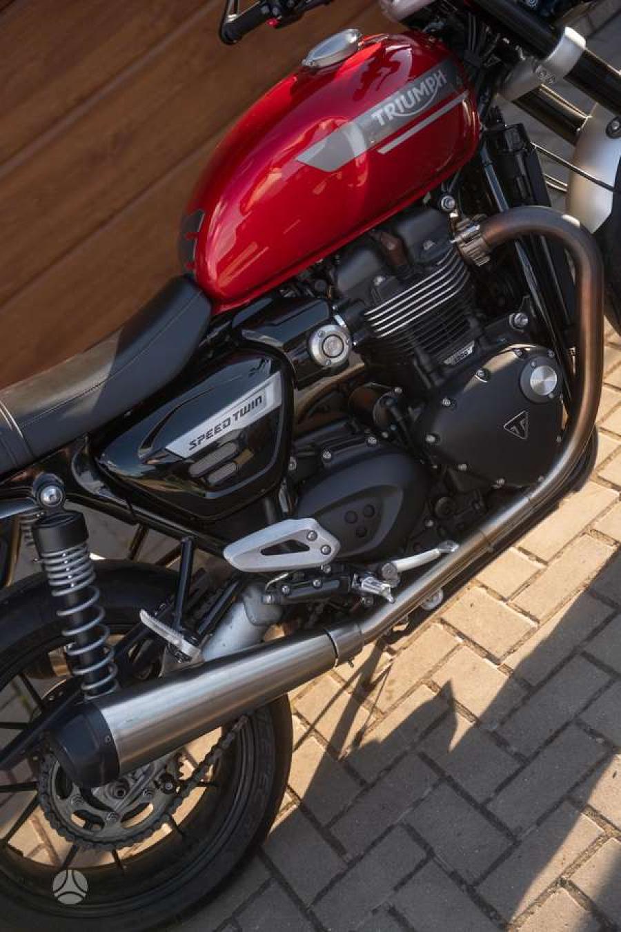 Red Triumph Speed Twin 2023 in Kaunas, with an engine capacity of 1.20 L and mileage of 9 thousand km for 8800 €, photo 11 on AUTOMOTO.COM.LV