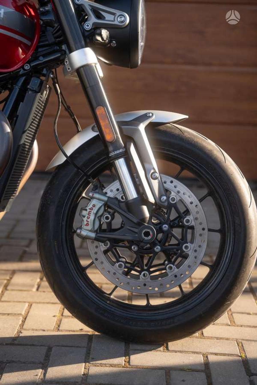 Red Triumph Speed Twin 2023 in Kaunas, with an engine capacity of 1.20 L and mileage of 9 thousand km for 8800 €, photo 12 on AUTOMOTO.COM.LV